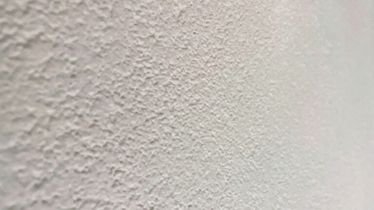 Spack muur of plafond verven: zo pak je het aan