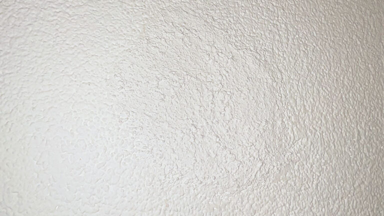 Hoe repareer je een spack plafond, wand of muur?